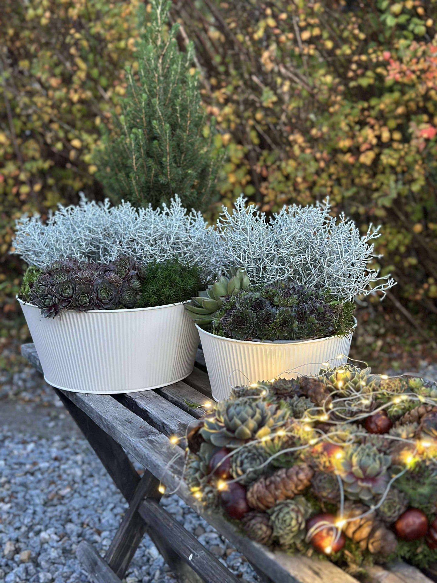 Rund potte med riller | Elegant metallfinish – VIAMAJA