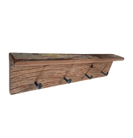 Knaggrekke med hylle i resirkulert tre | Unikt håndverk – VIAMAJA