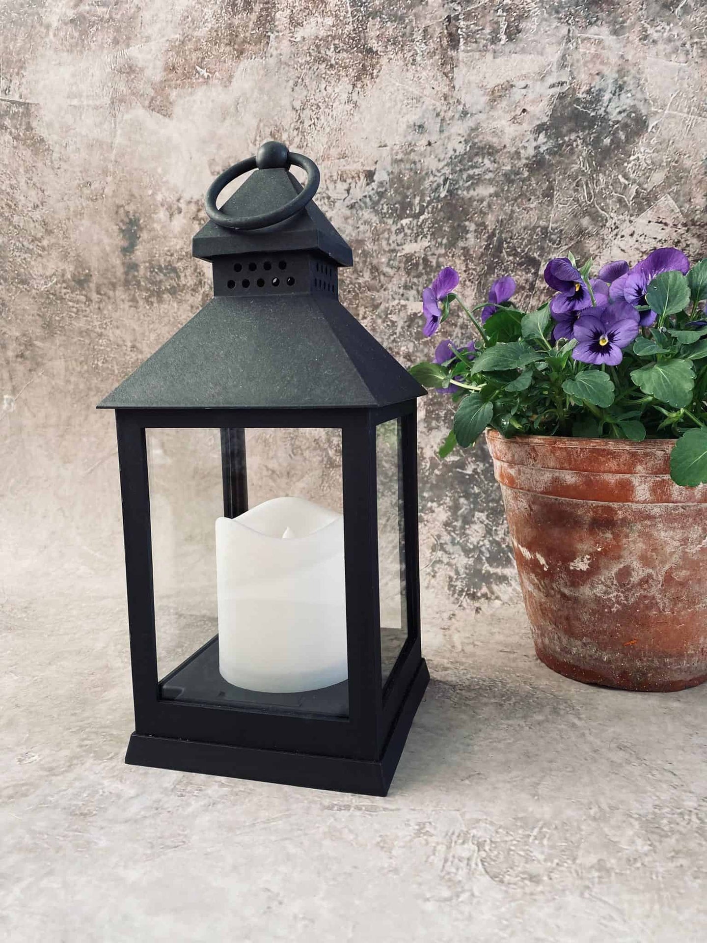 LED lykt med tidsurfunksjon | Sort plast | H24cm – VIAMAJA